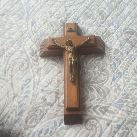 Accents | Wooden Crucifix With Bronze Tone Jesus Figure Last Rights Kit ...